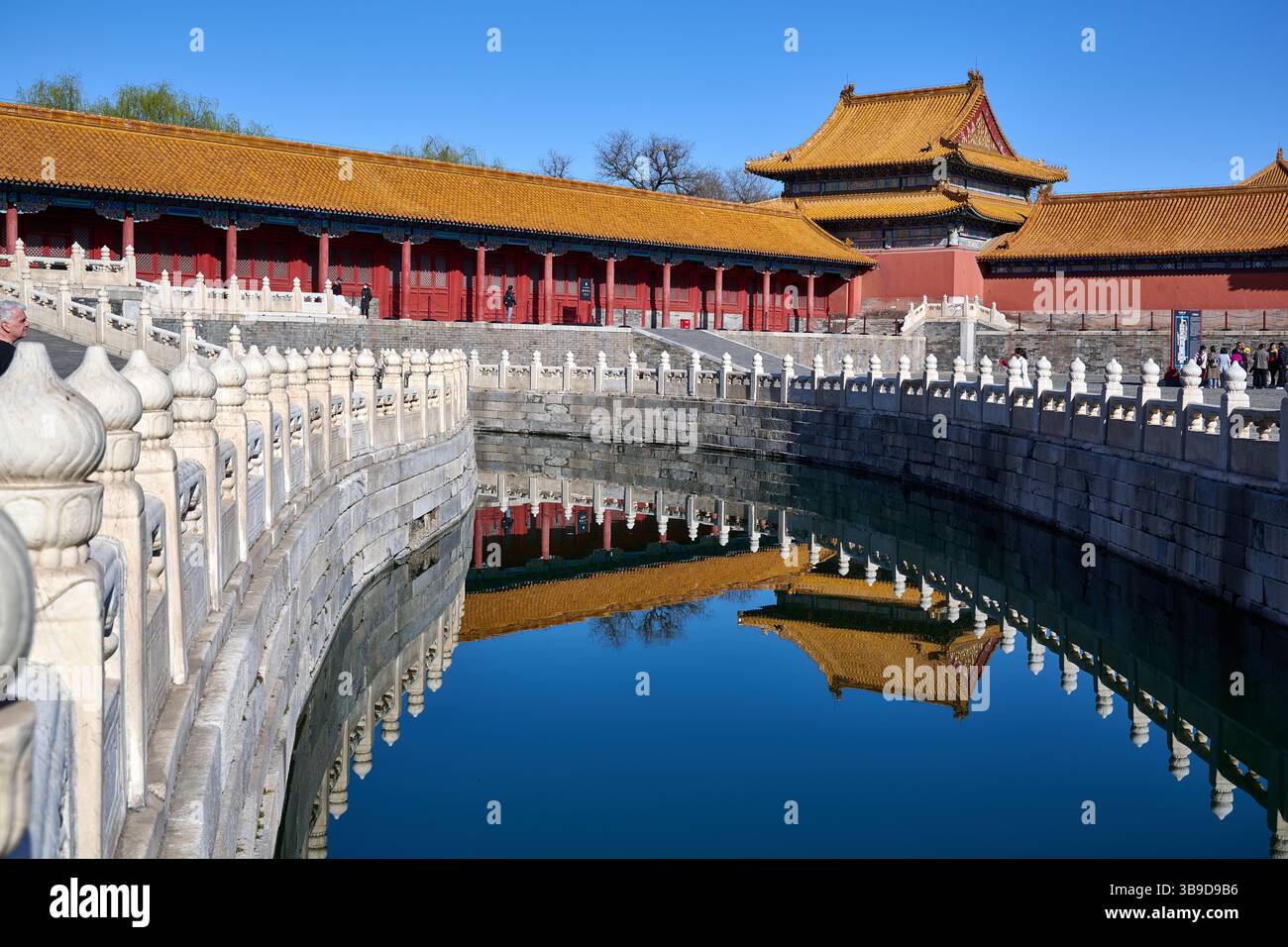 Yellow Roofed Pavilions and Their Perfect Reflection in the Forbidden ...