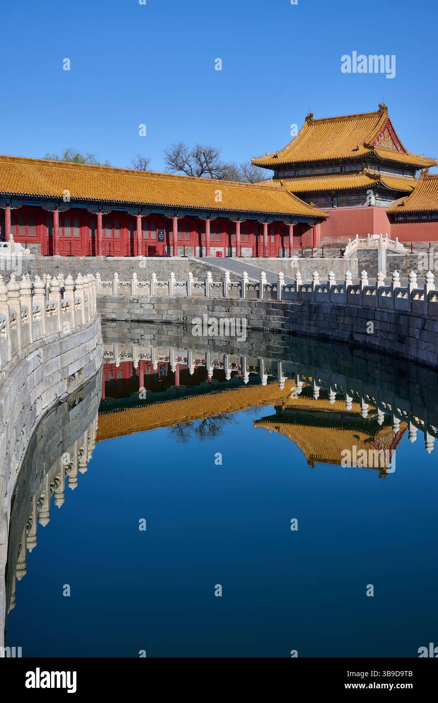 Yellow Roofed Pavilions and Their Perfect Reflection in the Forbidden ...