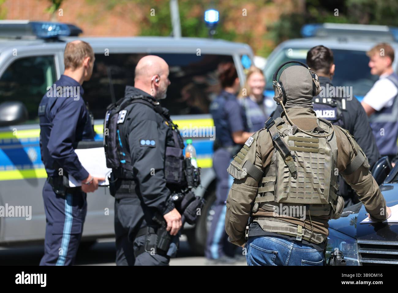 Roth, Germany. 09th May, 2025. A large police force has been deployed ...