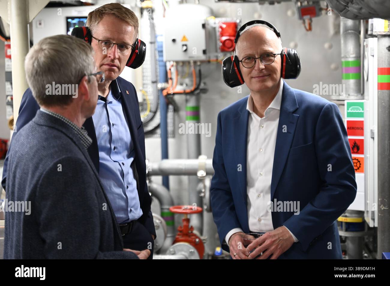 Hamburg, Germany. 09th May, 2025. An employee of the research vessel "CORIOLIS" shows Daniel ...