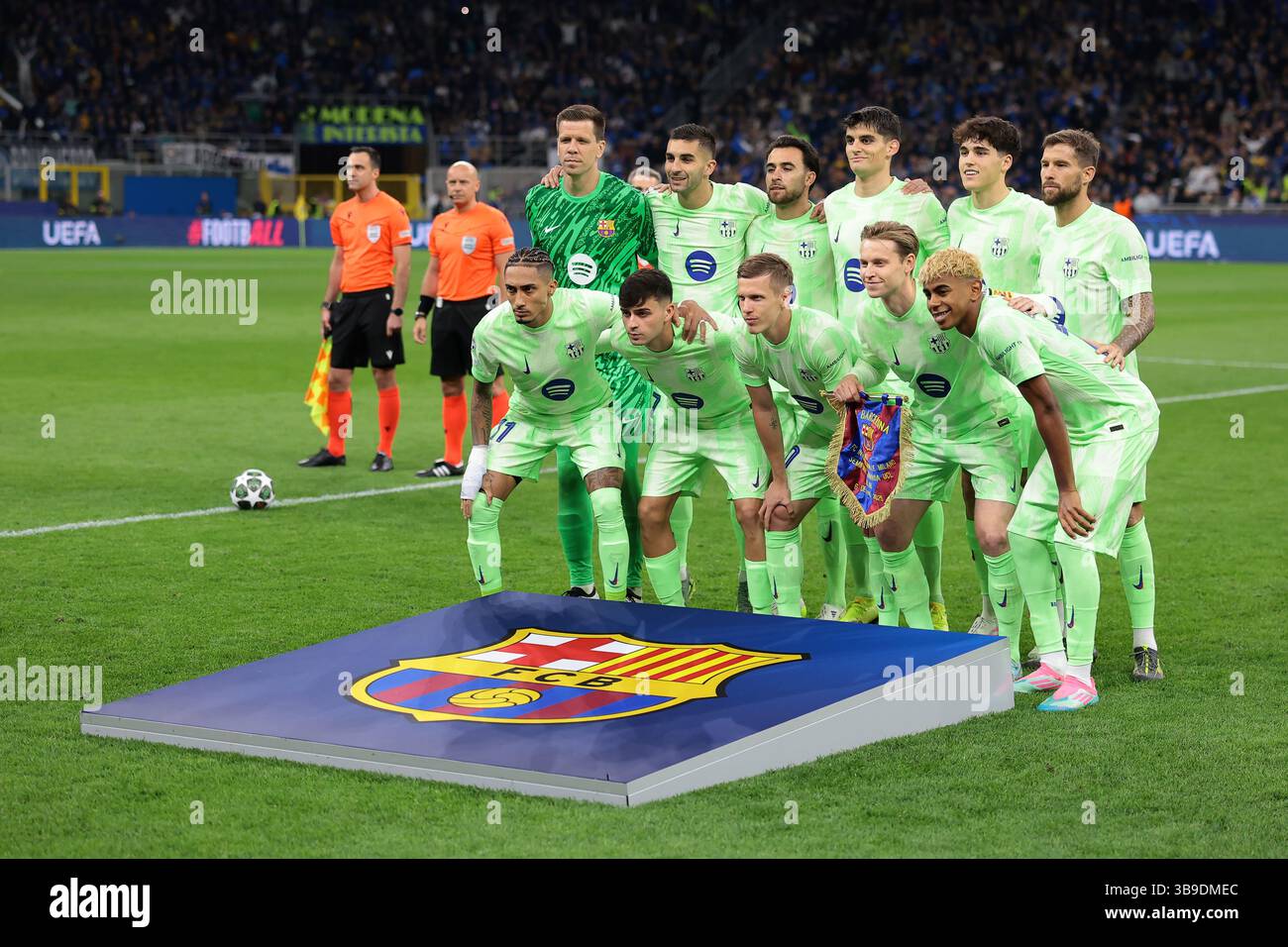 Lamine yamal raphinha hi-res stock photography and images - Alamy