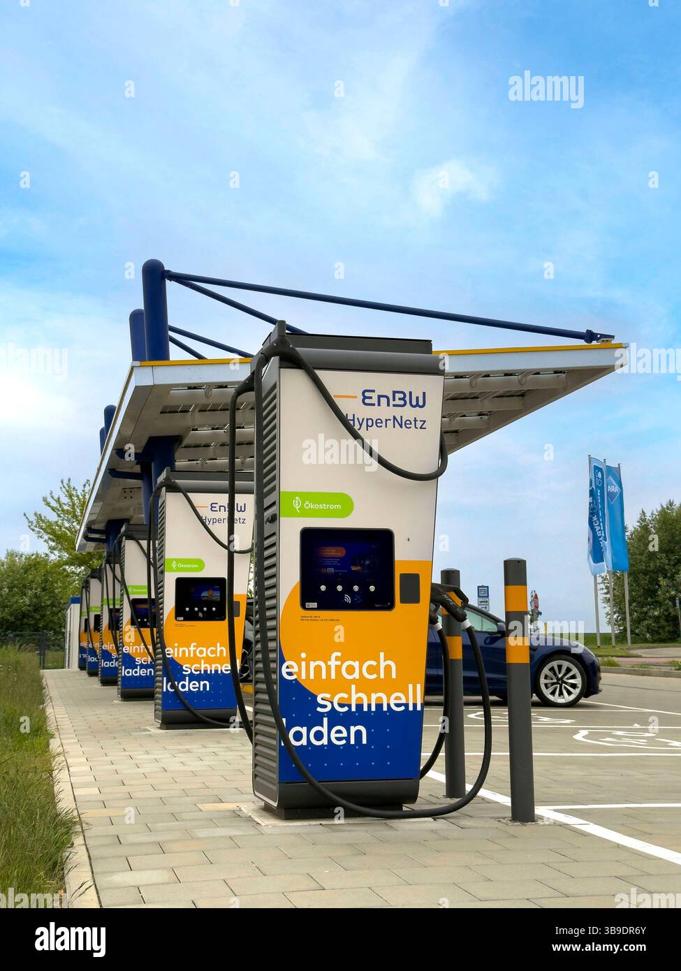 09.05.2025, Lützen Sachsen Anhalt, Der Energieversorger EnBW hat hier ...