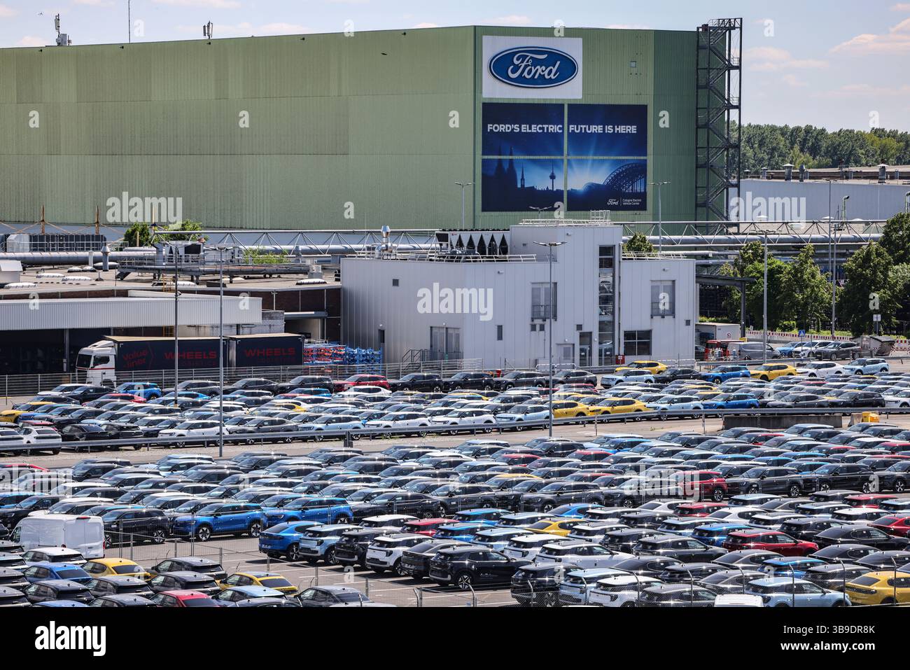 Cologne, Germany. 09th May, 2025. New cars are parked on the Ford ...