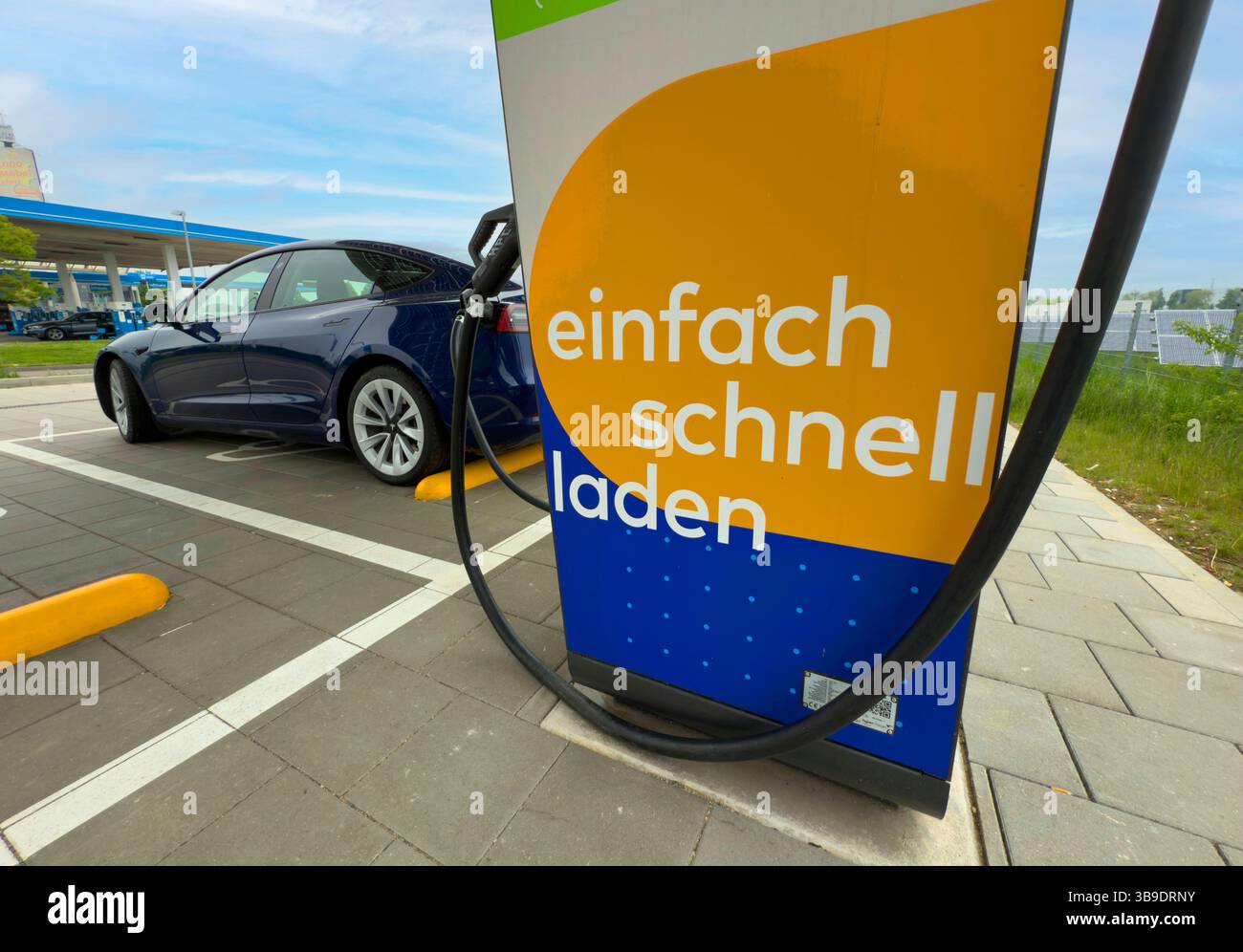 09.05.2025, Lützen Sachsen Anhalt, Der Energieversorger EnBW hat hier ...