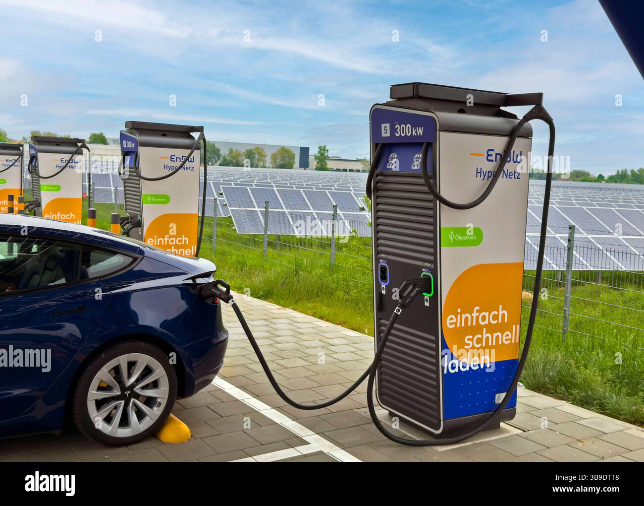 09.05.2025, Lützen Sachsen Anhalt, Der Energieversorger EnBW hat hier ...