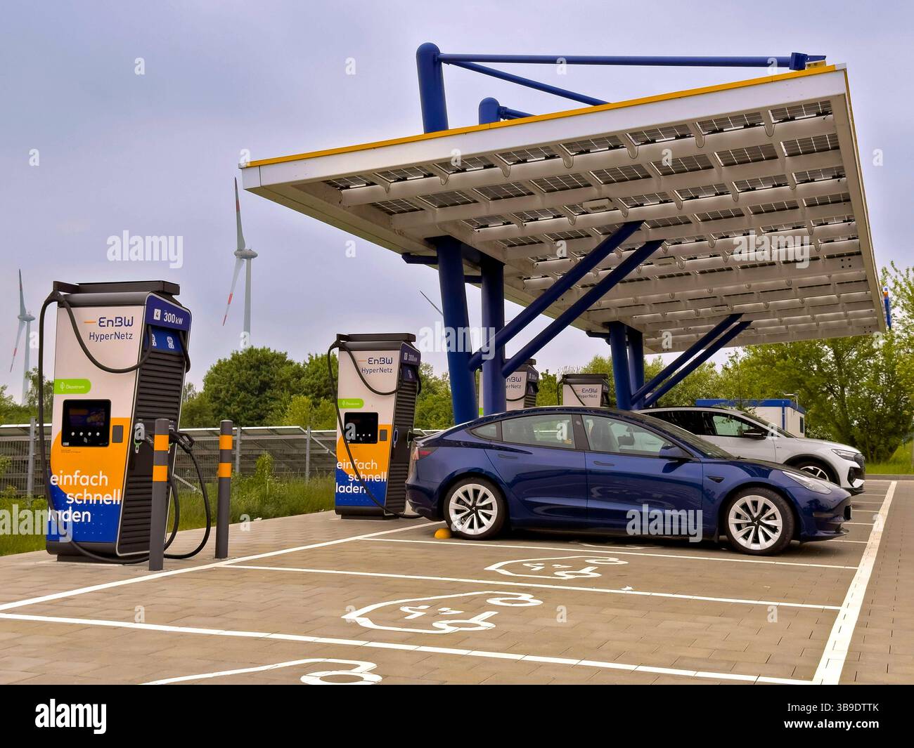 09.05.2025, Lützen Sachsen Anhalt, Der Energieversorger EnBW hat hier ...