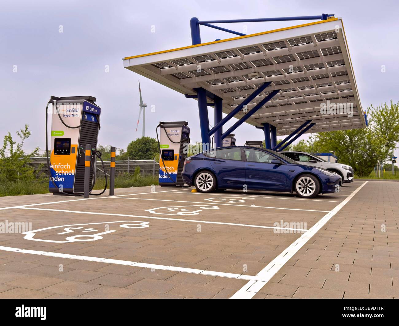 09.05.2025, Lützen Sachsen Anhalt, Der Energieversorger EnBW hat hier ...
