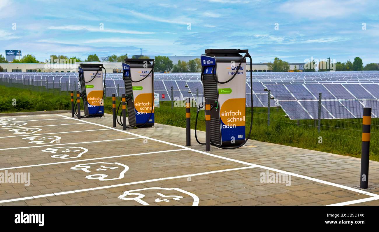 09.05.2025, Lützen Sachsen Anhalt, Der Energieversorger EnBW hat hier ...