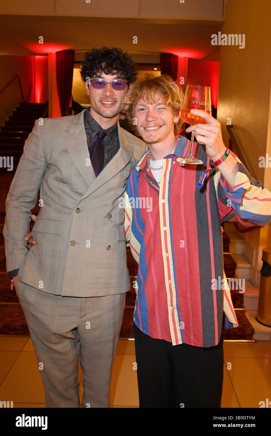 Filip Schnack mit Gast bei der Verleihung der Bunte New Faces Awards ...