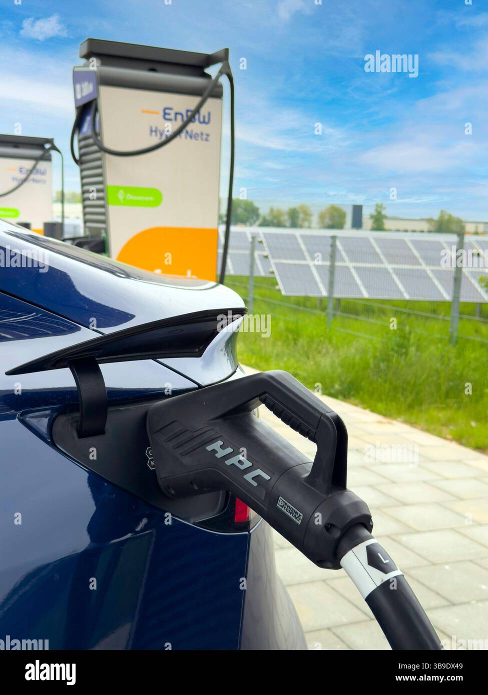 09.05.2025, Lützen Sachsen Anhalt, Der Energieversorger EnBW hat hier ...
