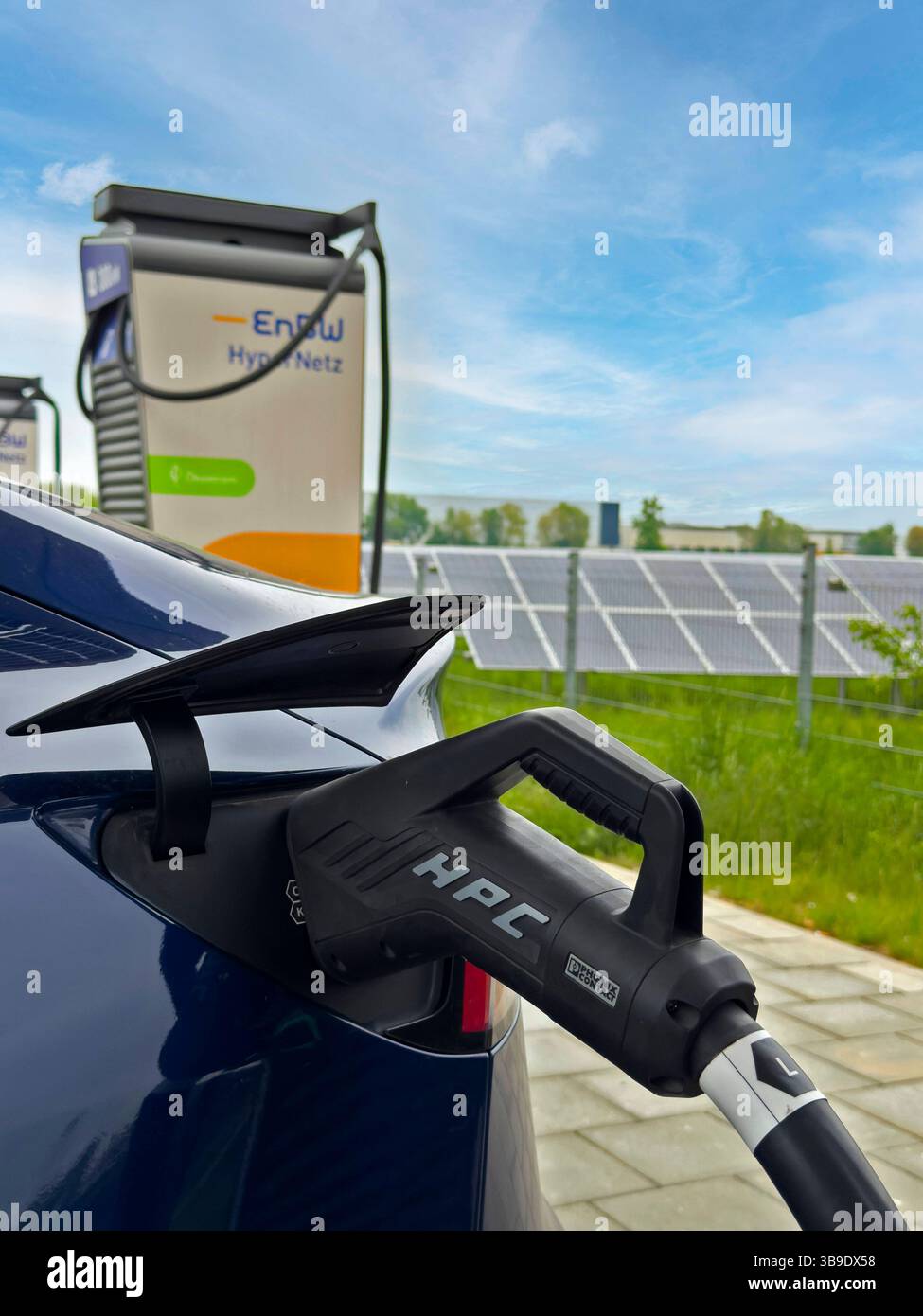 09.05.2025, Lützen Sachsen Anhalt, Der Energieversorger EnBW hat hier ...