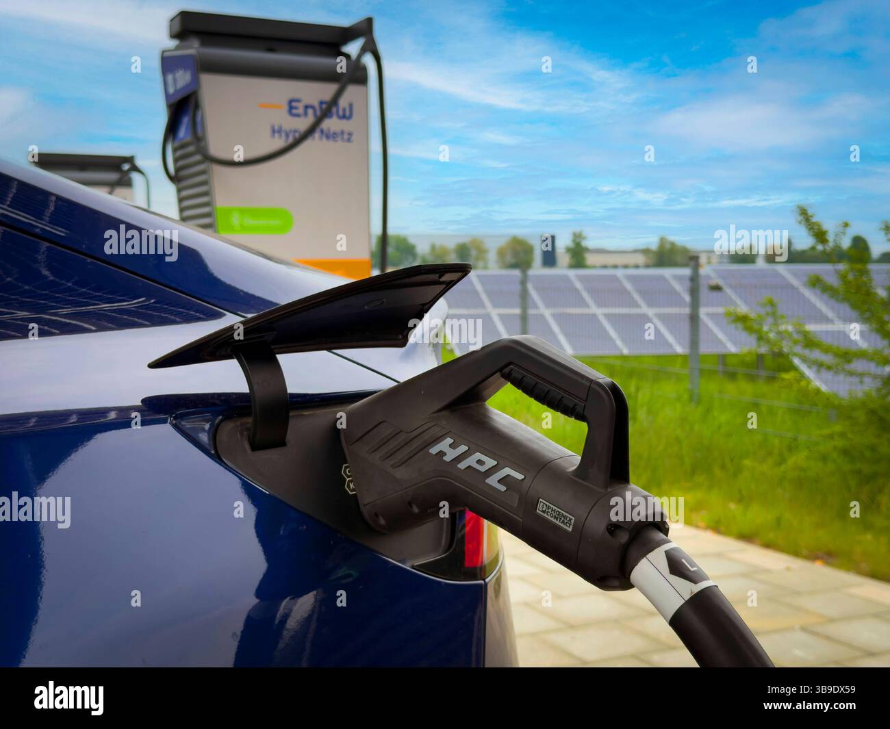 09.05.2025, Lützen Sachsen Anhalt, Der Energieversorger EnBW hat hier ...