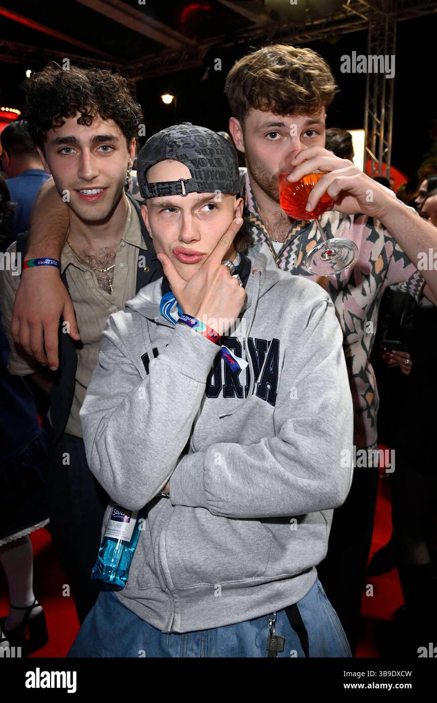 Riccardo Campione, Noah Kraus und Gast bei der Verleihung der Bunte New ...