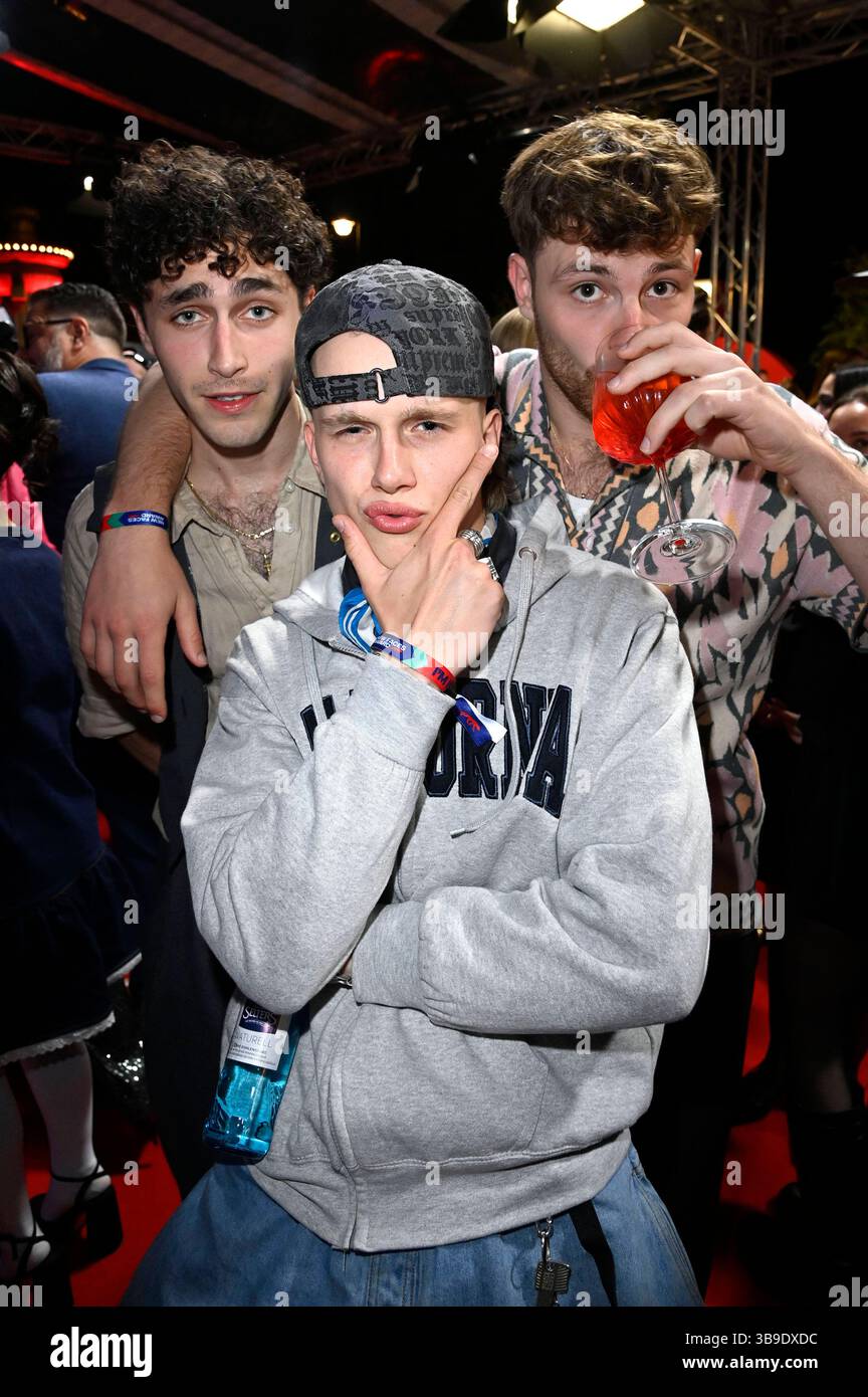 Riccardo Campione, Noah Kraus und Gast bei der Verleihung der Bunte New ...