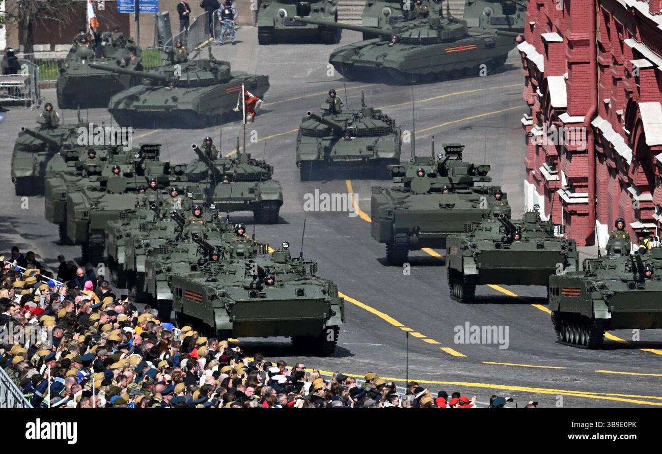 Soldiers, formation, deployment, tanks, weapons systems. Military ...