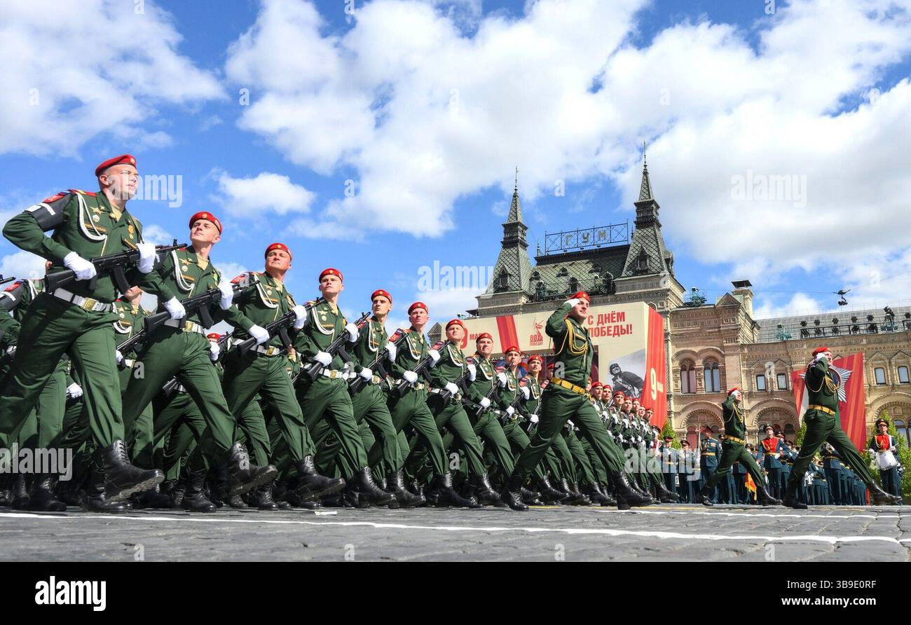 Soldiers, formation, parade, military parade of the Russian Army on Red ...