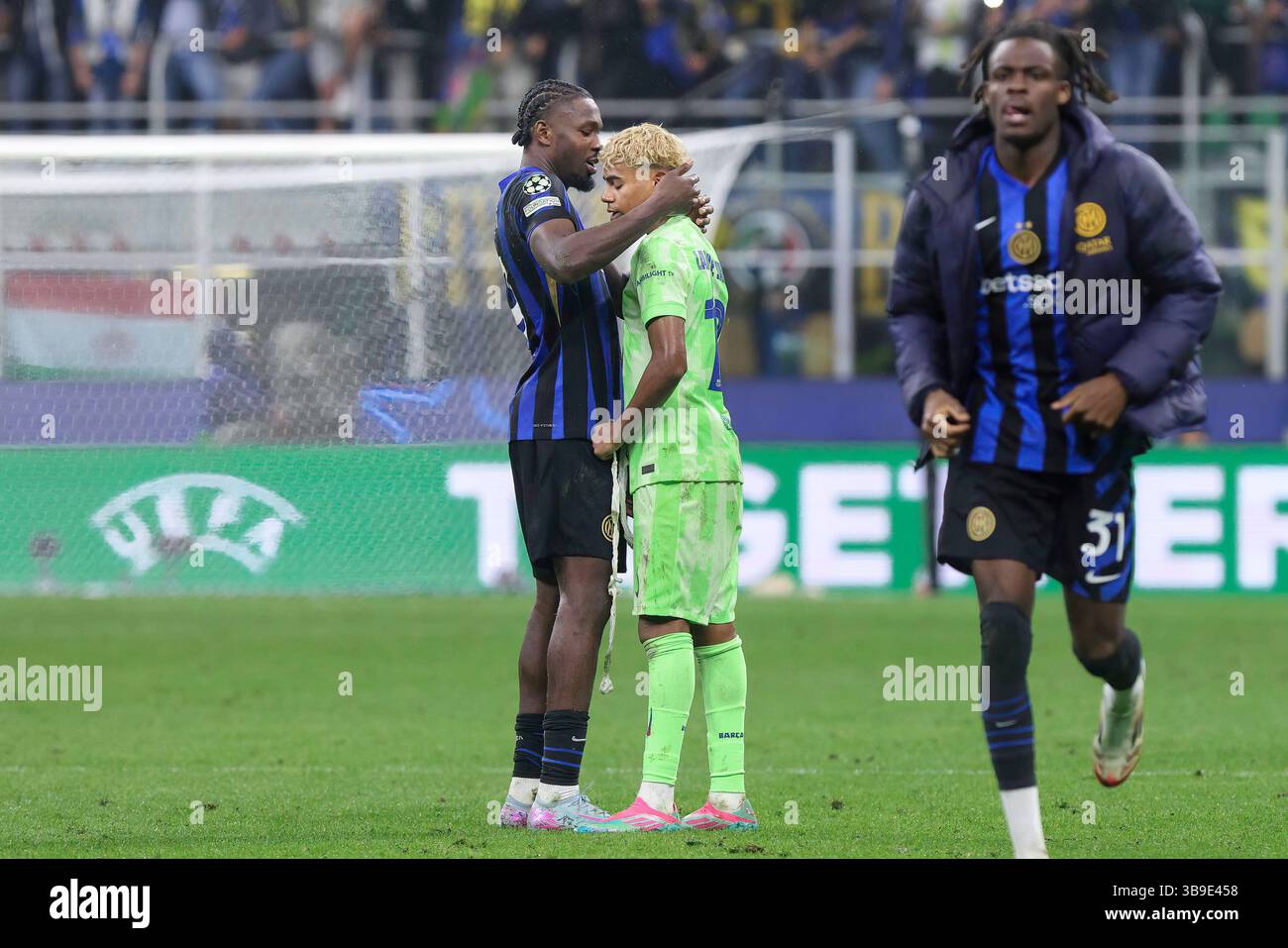 5/7/2025 Italy, Milan, 2025 05 06: Lamine Yamal (Barcelona) sad after ...