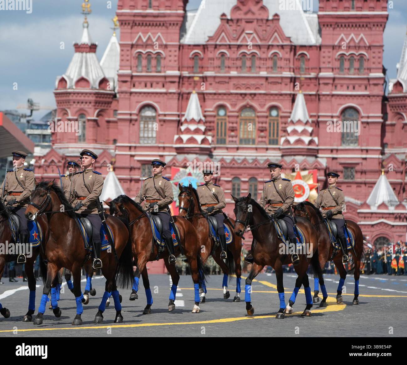 Moscow, Russia. 9th May, 2025. Soldiers attend a grand parade marking ...