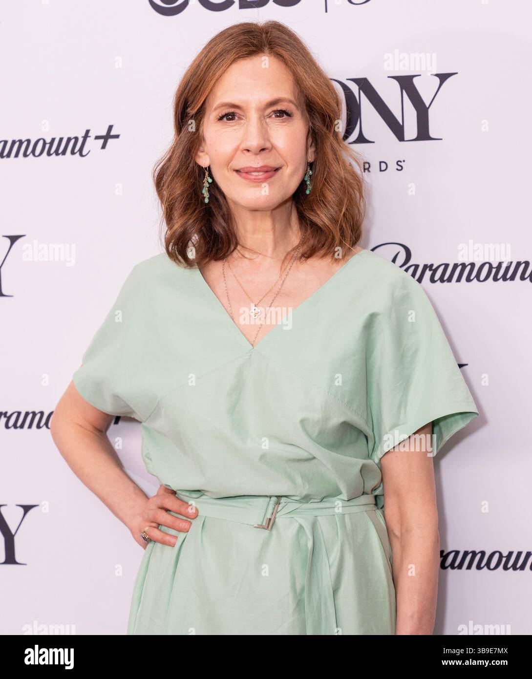Jessica Hecht nominated for Best Performance by an Actress, Featured ...