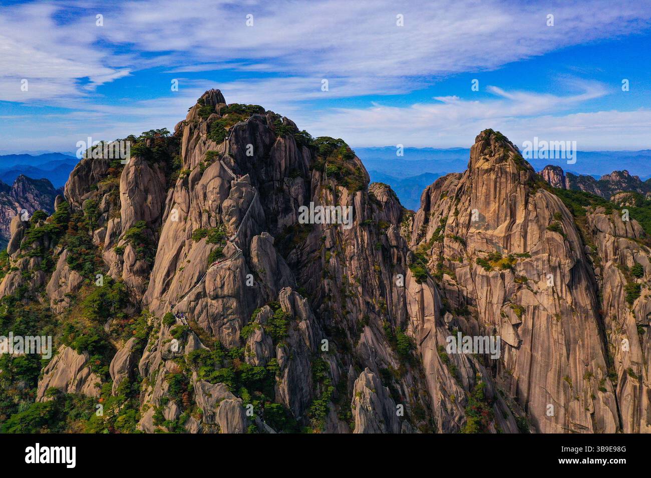 (250509) -- HUANGSHAN, May 9, 2025 (Xinhua) -- This photo taken on Oct. 20, 2022 shows the ...