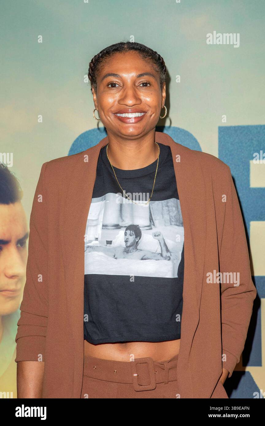 Angel McCoughtry bei der Premiere des Kinofilms Off The Line im Regal ...