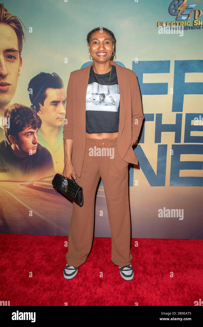 Angel McCoughtry bei der Premiere des Kinofilms Off The Line im Regal ...