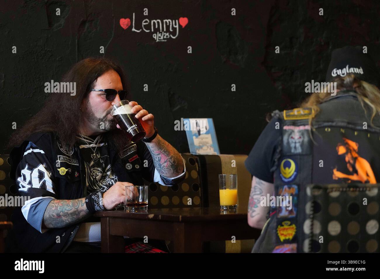 Motorhead fans meet in a pub to commemorate Lemmy Kilmister the ...