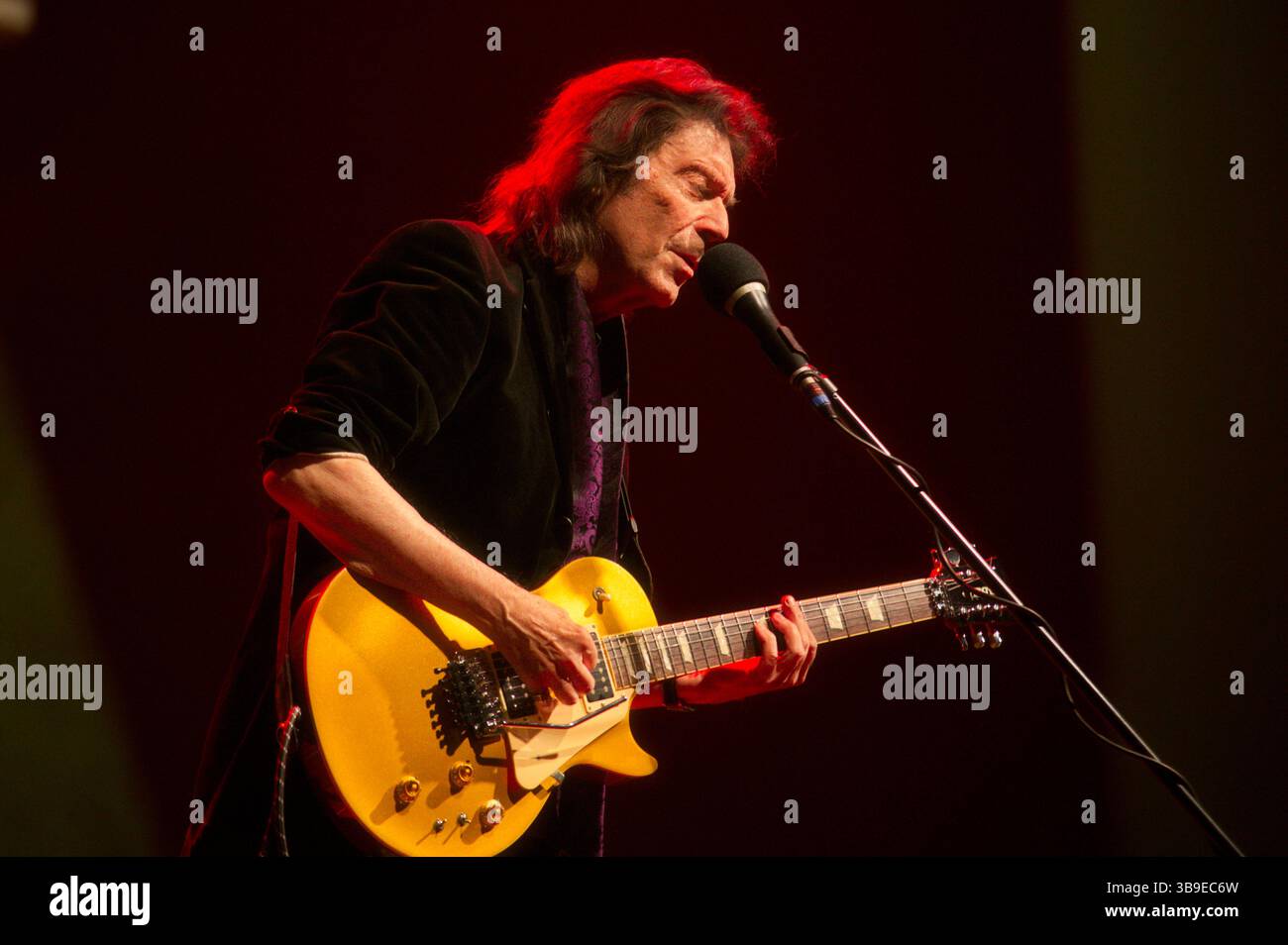 Steve Hackett live bei einem Konzert seiner Genesis Greats, Lamb ...