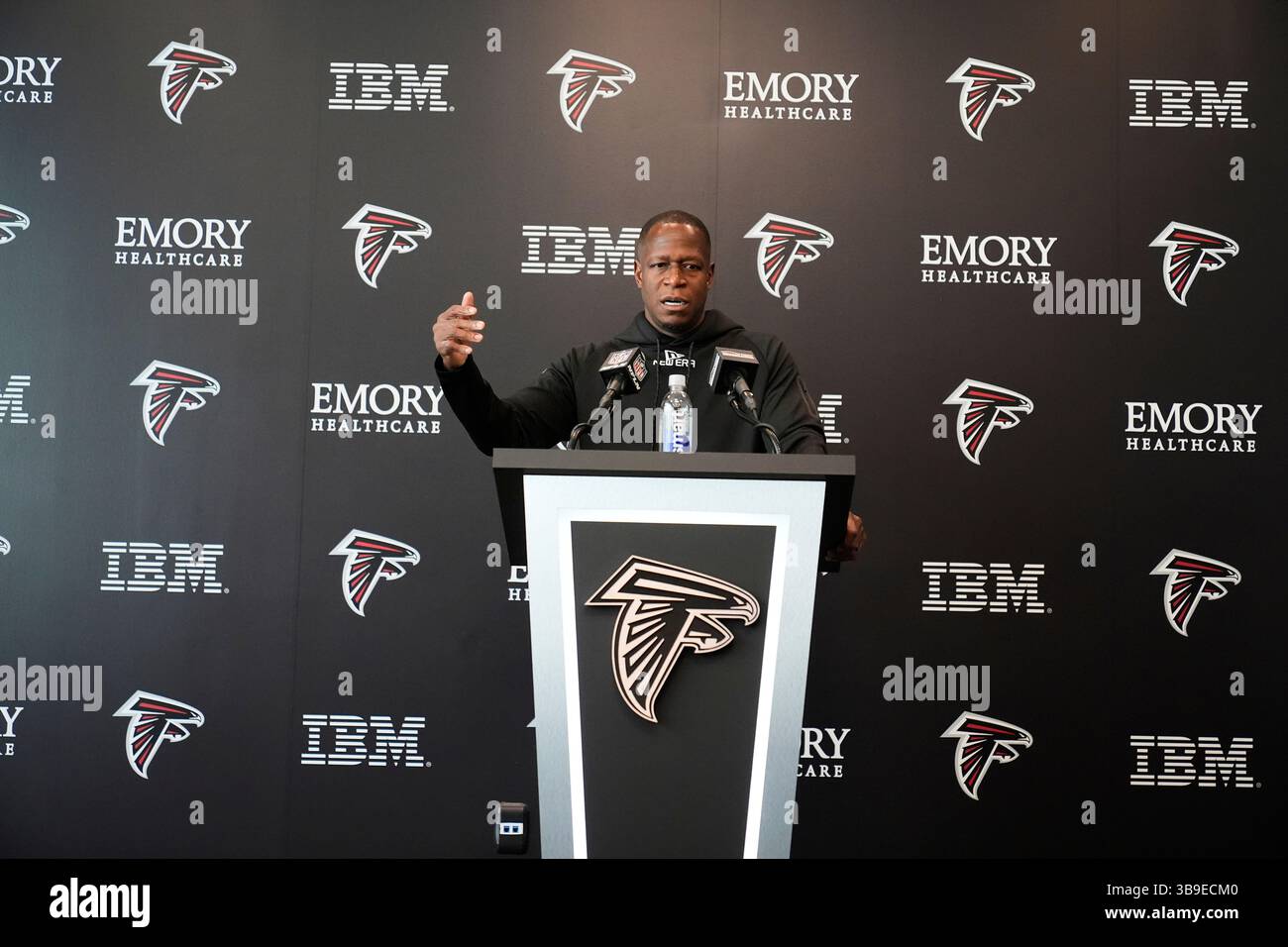 Atlanta Falcons head coach Raheem Morris speaks during a news ...