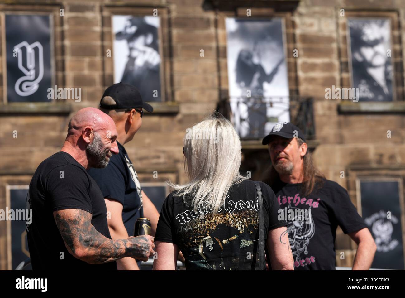 Motorhead fans gather to commemorate Lemmy Kilmister the Motorhead ...