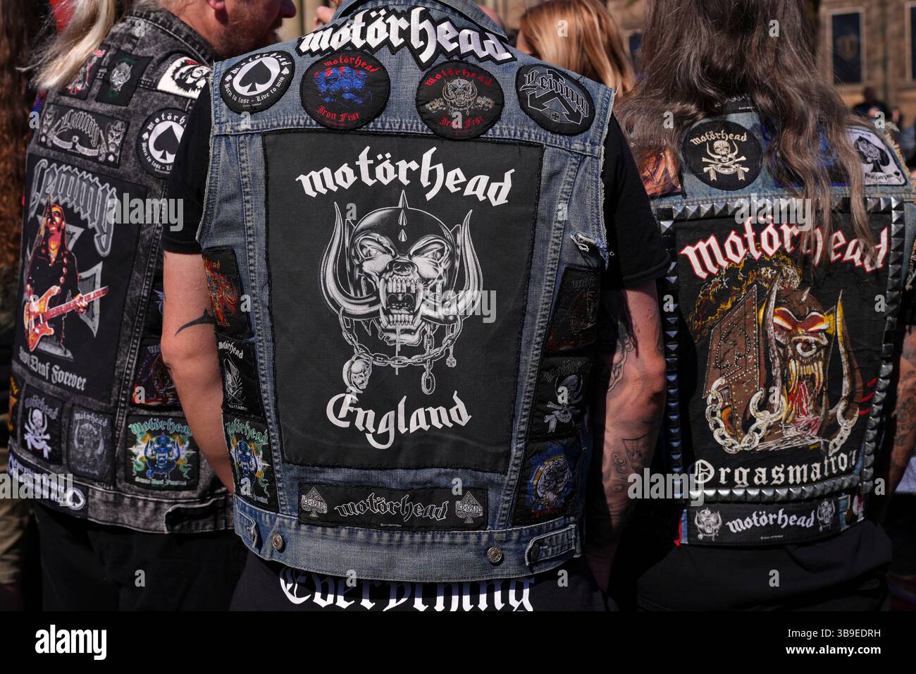 Motorhead fans gather to commemorate Lemmy Kilmister the Motorhead ...