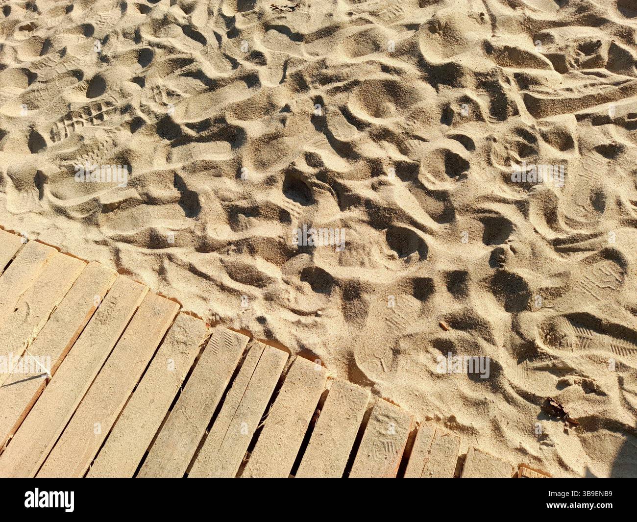 Wooden jetty pier sandy hi-res stock photography and images - Alamy