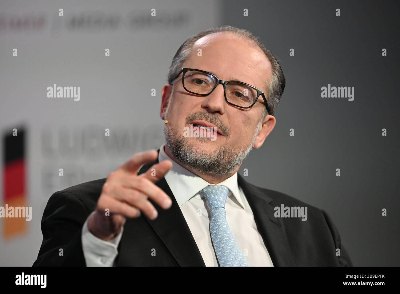 Alexander Schallenberg, Oesterreichischer Bundeskanzler a.D. Einzelbild,angeschnittenes ...