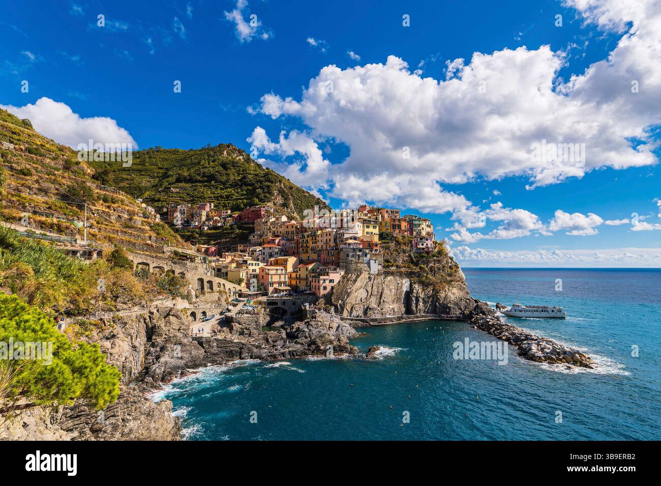 View of Manarola on the Mediterranean coast in Italy Stock Photo - Alamy