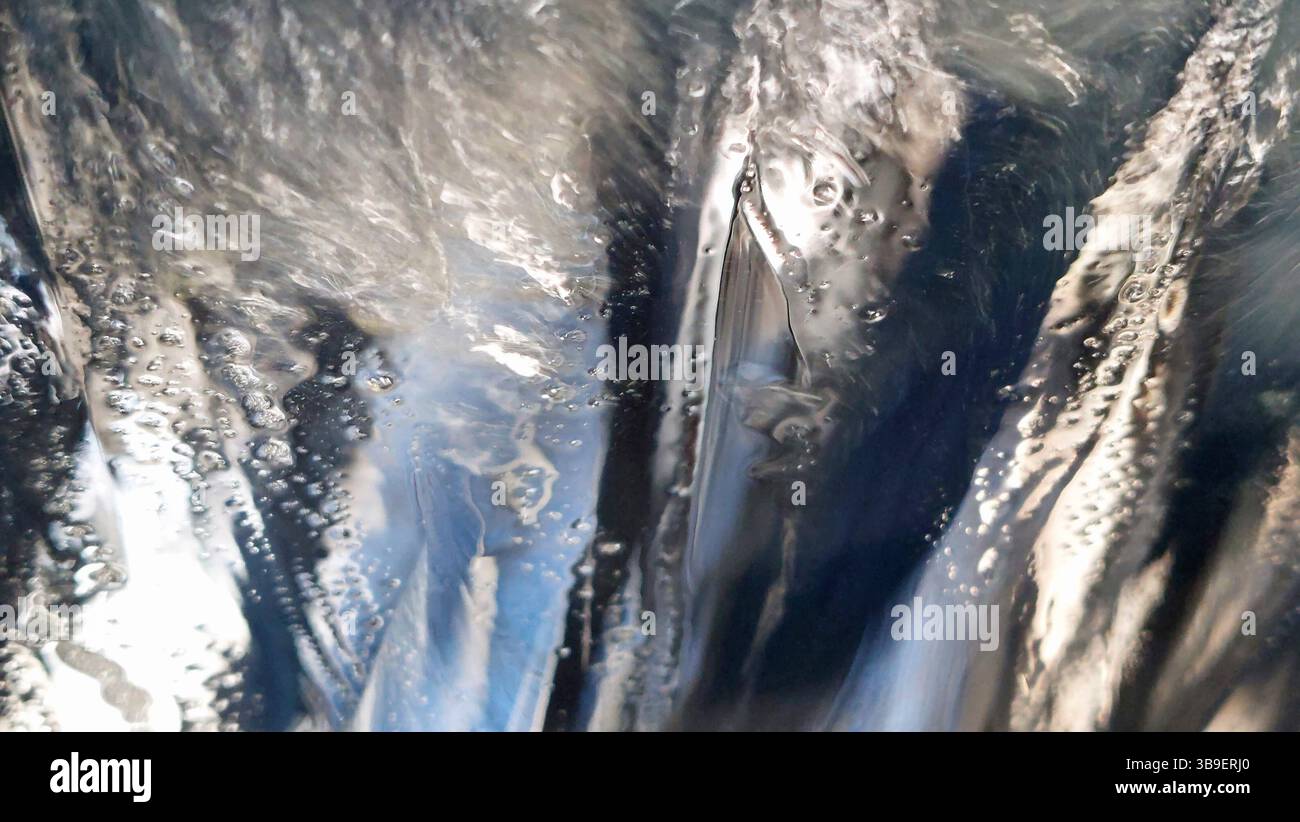 Foam and water on windscreen Stock Photo - Alamy