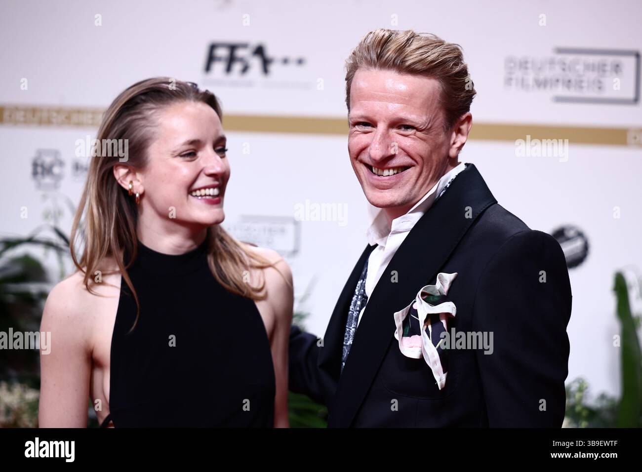09 May 2025, Berlin: Alexander Scheer (r), actor, and company arrive at ...