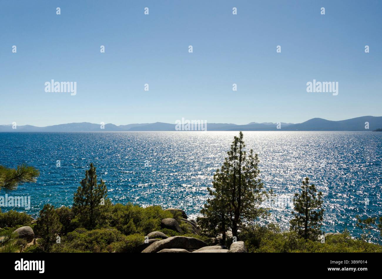 Water glittering in sunlight sun hi-res stock photography and images ...