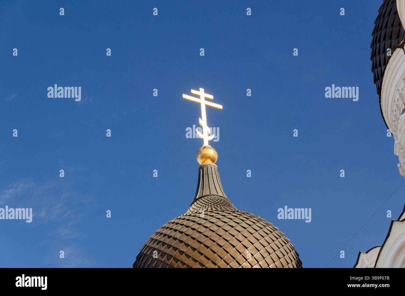 Orthodox crosses on an onion dome Stock Photo - Alamy