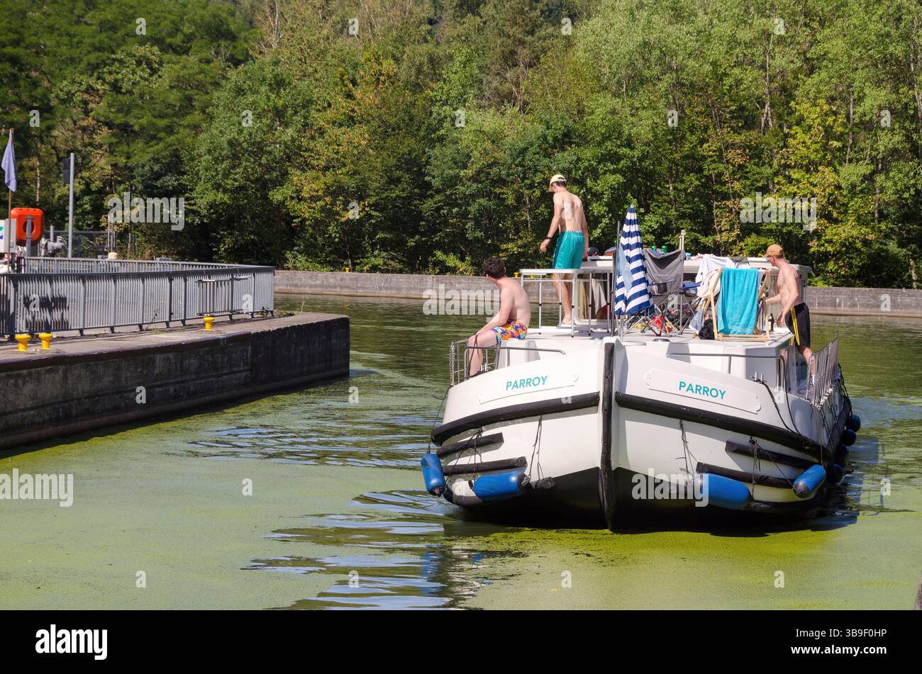 Boat in the approach to the ship lift Stock Photo - Alamy