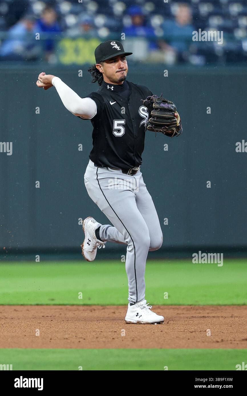 Kansas City, MO, USA. 7th May, 2025. Chicago White Sox third baseman ...