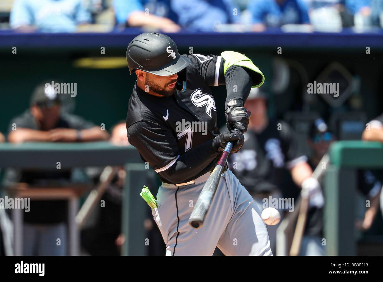 May 8, 2025: Chicago White Sox catcher Edgar Quero (7) bats against the ...
