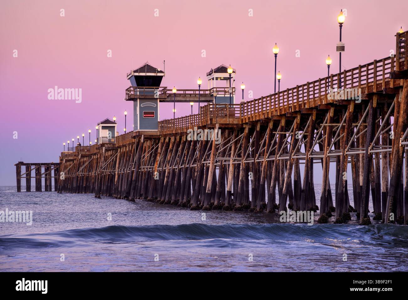 The famous oceanside pier at dawn, california Stock Photo - Alamy