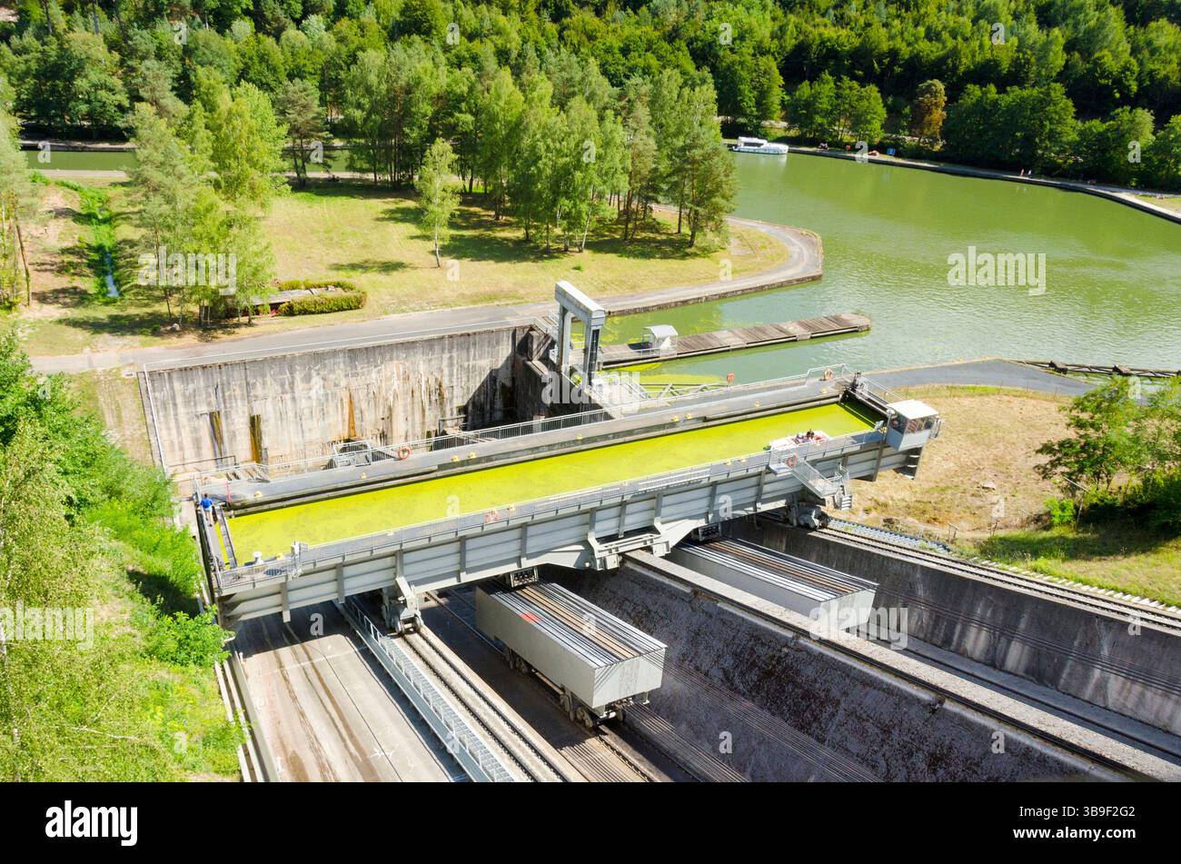 Transport trough of the ship lift in motion Stock Photo - Alamy