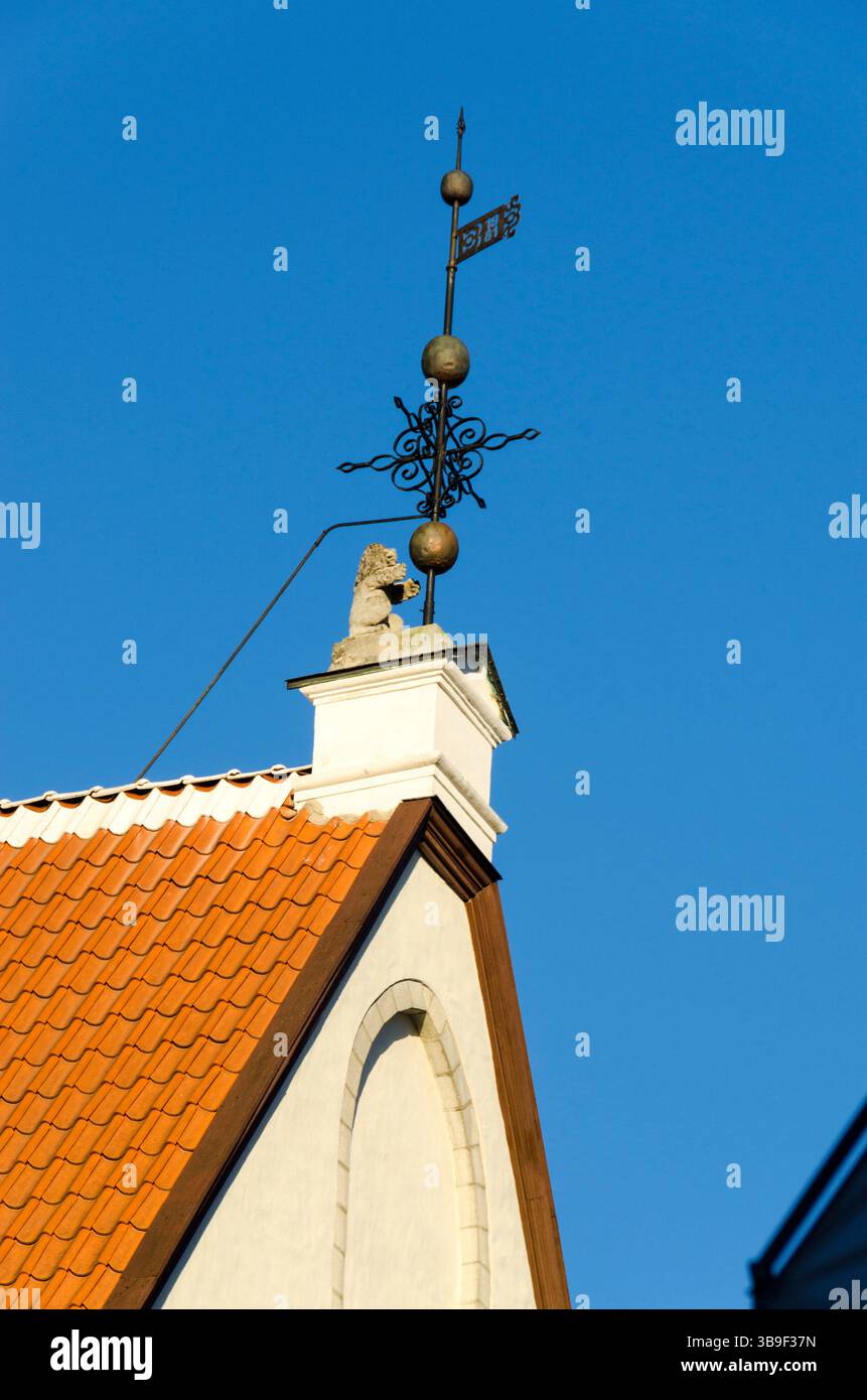 Gable of a house in Tallinn's Town Hall Square Stock Photo - Alamy