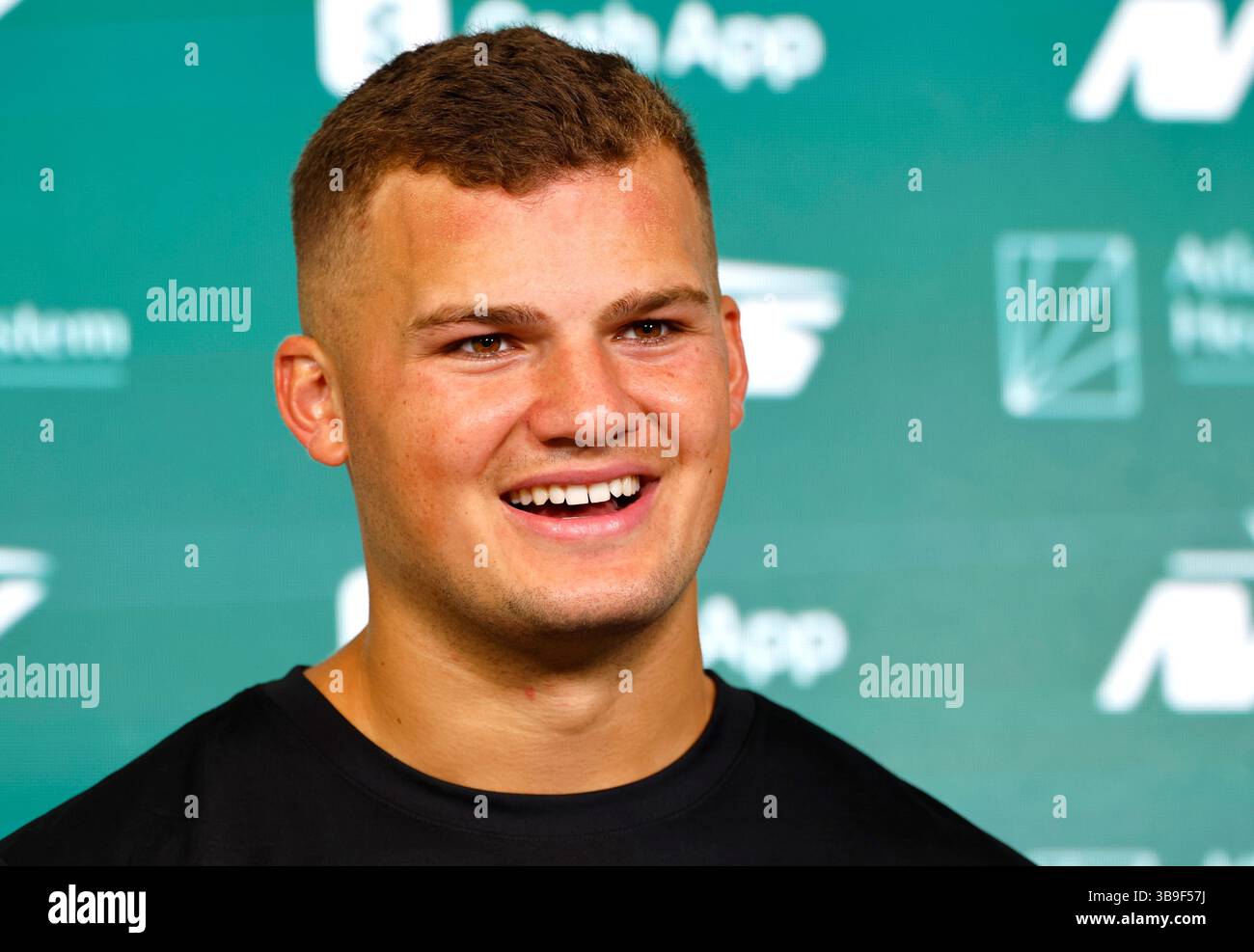 New York Jets tight end Mason Taylor answers questions from media ...