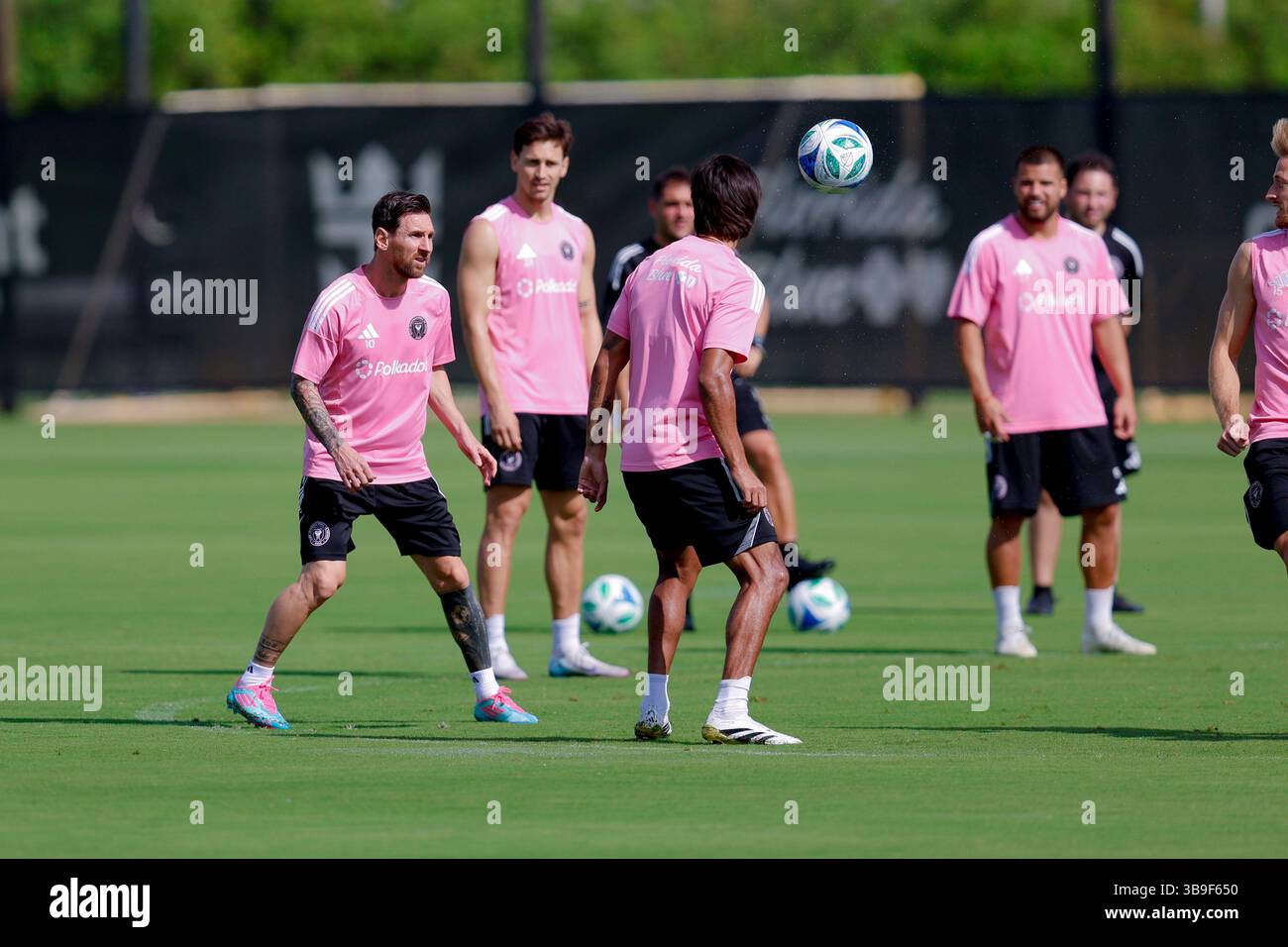 FORT LAUDERDALE, FL - MAY 09: Lionel Messi (10) of Inter Miami CF ...