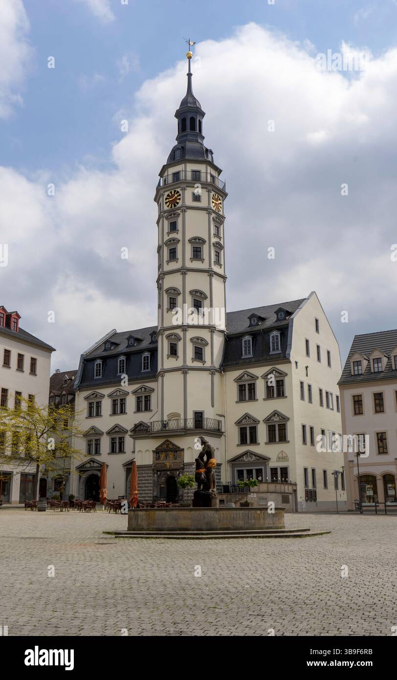 Town hall of Gera in Thuringia with Simons fountain Stock Photo - Alamy