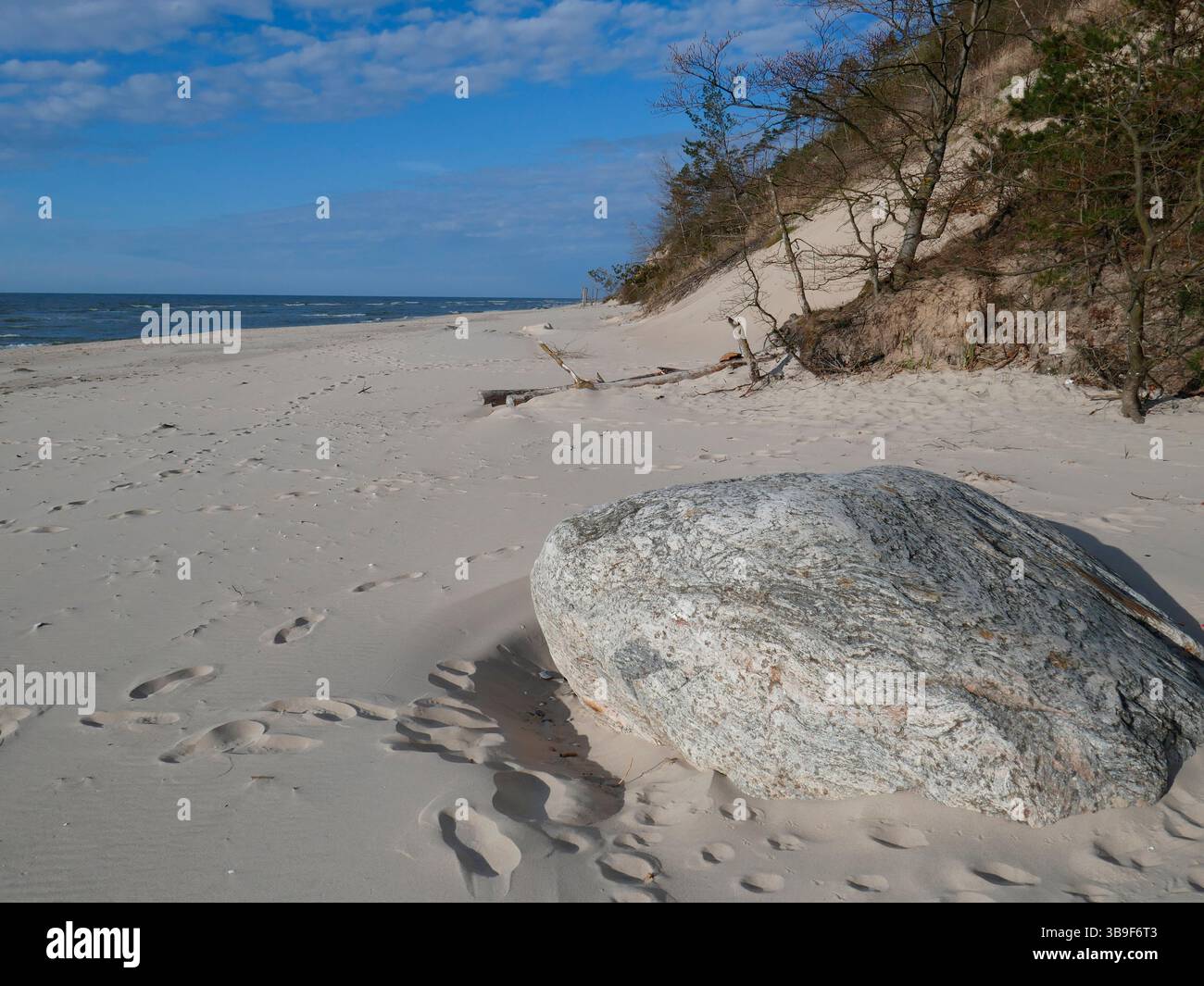 Erratic block at the beach Stock Photo - Alamy