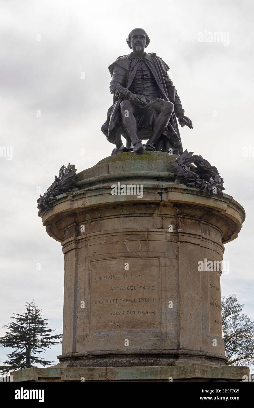 Statue of William Shakespeare, The Gower Memorial, Stratford-upon-Avon ...