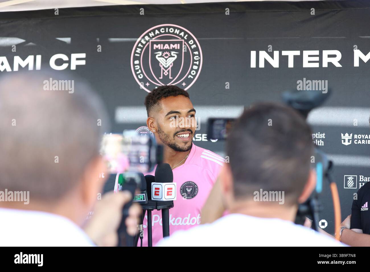 FORT LAUDERDALE, FL - MAY 09: Yannick Bright (42) of Inter Miami CF ...